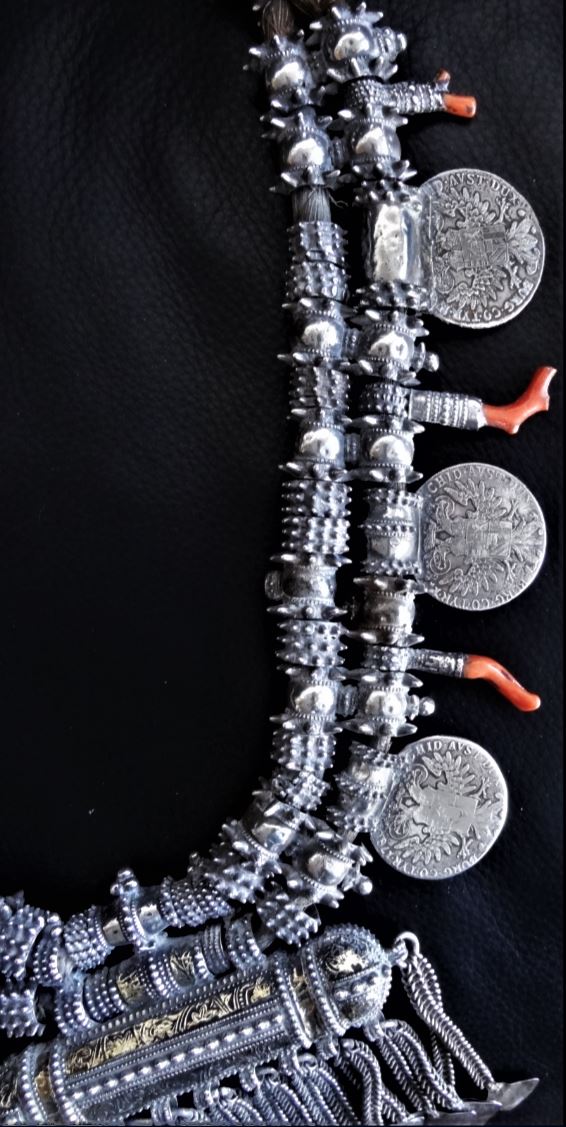 OMANI DESIGNS Omani silver antiques mandoos souq