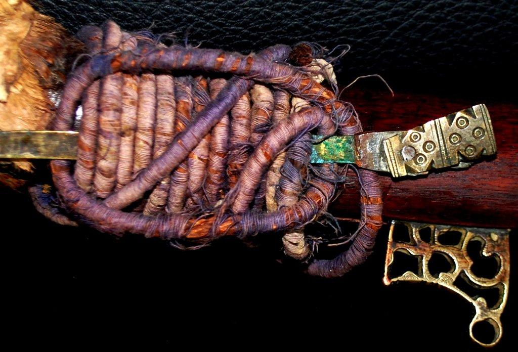 Oman Virtual Museum describing antique Omani matchlock gun powderbox ...